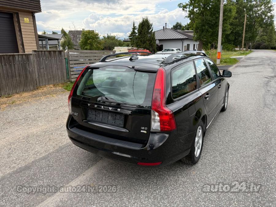 Melns Volvo V50 2009 Tallina, ar dzinēja tilpumu 1.60 L un nobraukumu 247 tūkst. km par 4290 €, foto 9 vietnē AUTOMOTO.COM.LV