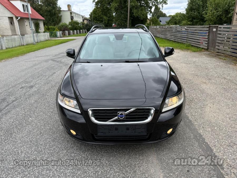 Melns Volvo V50 2009 Tallina, ar dzinēja tilpumu 1.60 L un nobraukumu 247 tūkst. km par 4290 €, foto 10 vietnē AUTOMOTO.COM.LV