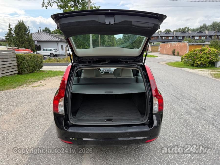 Melns Volvo V50 2009 Tallina, ar dzinēja tilpumu 1.60 L un nobraukumu 247 tūkst. km par 4290 €, foto 11 vietnē AUTOMOTO.COM.LV
