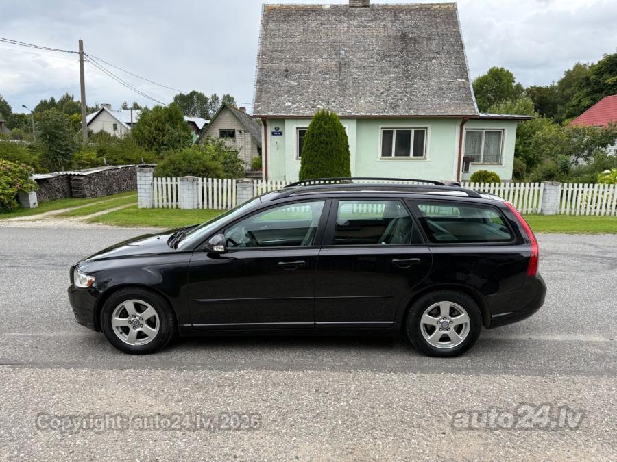 Melns Volvo V50 2009 Tallina, ar dzinēja tilpumu 1.60 L un nobraukumu 247 tūkst. km par 4290 €, foto 13 vietnē AUTOMOTO.COM.LV