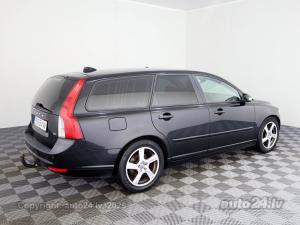 Черный Вольво В50 2009 в Таллин, объемом двигателя 1.60 л и пробегом 403 тыс. км за 899 €, фото 4 на AUTOMOTO.COM.LV