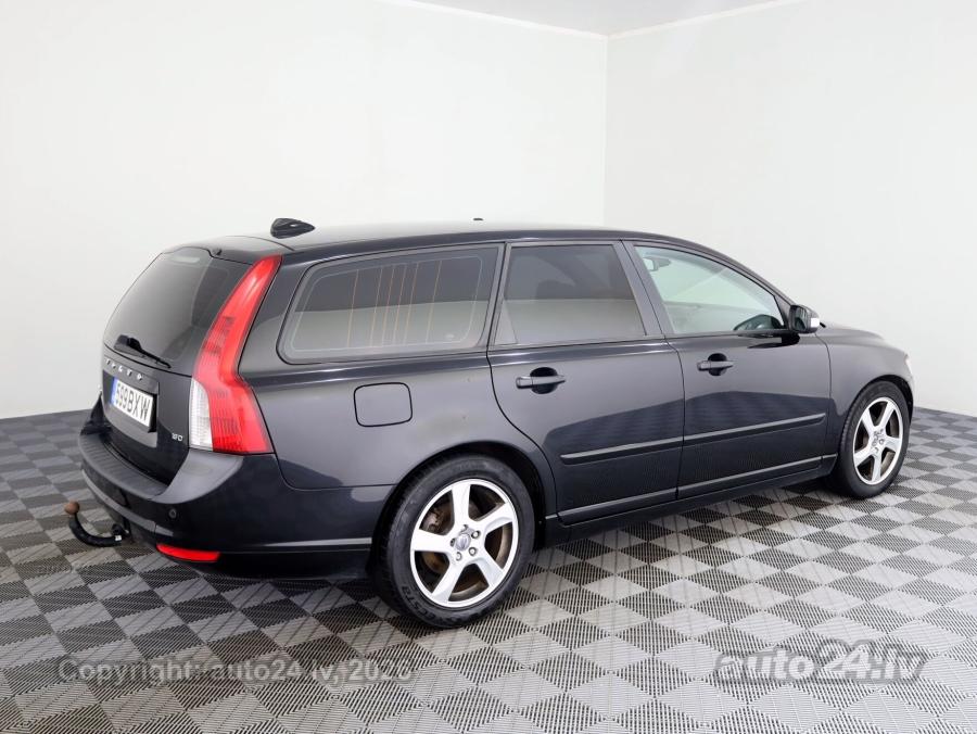 Черный Вольво В50 2009 в Таллин, объемом двигателя 1.60 л и пробегом 403 тыс. км за 899 €, фото 4 на AUTOMOTO.COM.LV