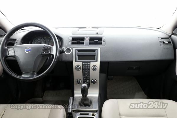 Black Volvo V50 2009 in Tallinn, with an engine capacity of 1.60 L and mileage of 403 thousand km for 899 €, photo 5 on AUTOMOTO.COM.LV