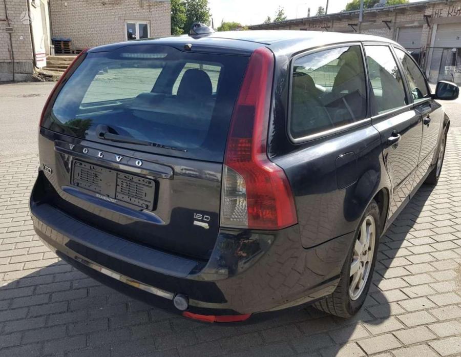 Melns Volvo V50 2009 Šauļi, ar dzinēja tilpumu 1.56 L un nobraukumu 249 tūkst. km par 1850 €, foto 4 vietnē AUTOMOTO.COM.LV