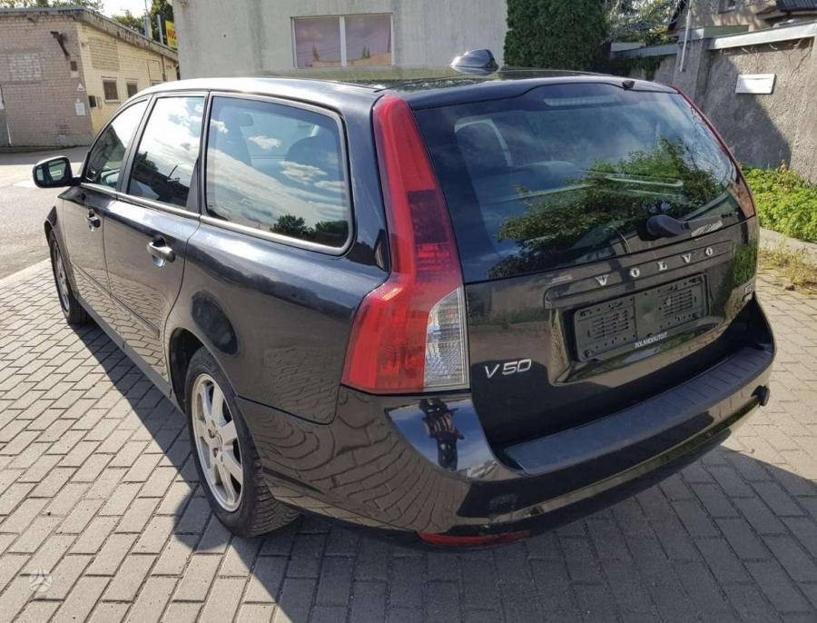Melns Volvo V50 2009 Šauļi, ar dzinēja tilpumu 1.56 L un nobraukumu 249 tūkst. km par 1850 €, foto 5 vietnē AUTOMOTO.COM.LV