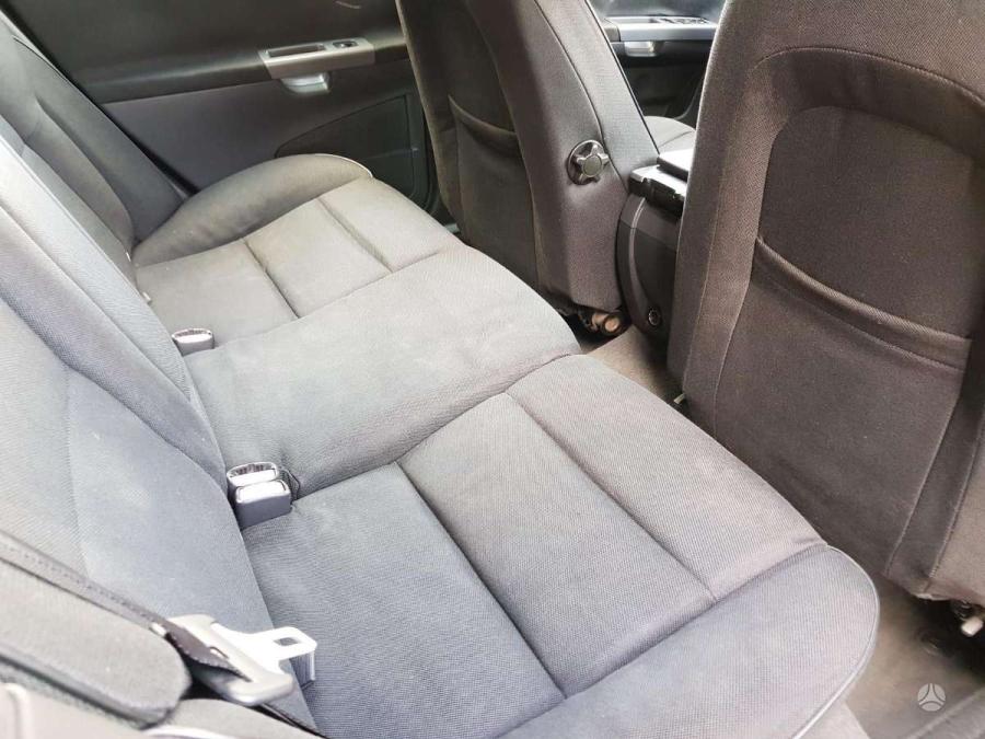 Melns Volvo V50 2009 Šauļi, ar dzinēja tilpumu 1.56 L un nobraukumu 249 tūkst. km par 1850 €, foto 7 vietnē AUTOMOTO.COM.LV
