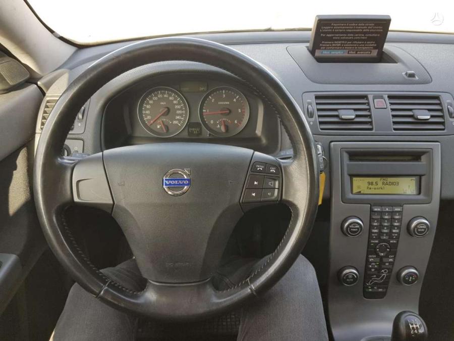 Melns Volvo V50 2009 Šauļi, ar dzinēja tilpumu 1.56 L un nobraukumu 249 tūkst. km par 1850 €, foto 10 vietnē AUTOMOTO.COM.LV