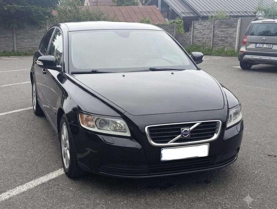Black Volvo V50 2009 in Jurbarkas, with an engine capacity of 2.00 L and mileage of 355 thousand km for 2450 €, photo 1 on AUTOMOTO.COM.LV