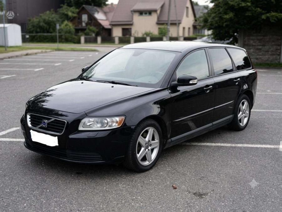 Black Volvo V50 2009 in Jurbarkas, with an engine capacity of 2.00 L and mileage of 355 thousand km for 2450 €, photo 3 on AUTOMOTO.COM.LV