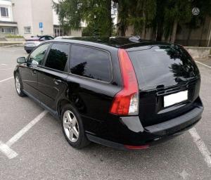 Black Volvo V50 2009 in Jurbarkas, with an engine capacity of 2.00 L and mileage of 355 thousand km for 2450 €, photo 4 on AUTOMOTO.COM.LV