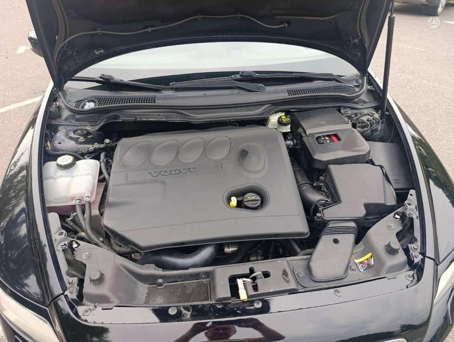 Black Volvo V50 2009 in Jurbarkas, with an engine capacity of 2.00 L and mileage of 355 thousand km for 2450 €, photo 6 on AUTOMOTO.COM.LV