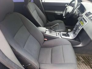 Black Volvo V50 2009 in Jurbarkas, with an engine capacity of 2.00 L and mileage of 355 thousand km for 2450 €, photo 8 on AUTOMOTO.COM.LV