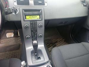 Black Volvo V50 2009 in Jurbarkas, with an engine capacity of 2.00 L and mileage of 355 thousand km for 2450 €, photo 9 on AUTOMOTO.COM.LV