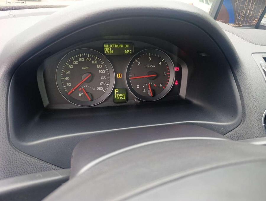 Black Volvo V50 2009 in Jurbarkas, with an engine capacity of 2.00 L and mileage of 355 thousand km for 2450 €, photo 12 on AUTOMOTO.COM.LV