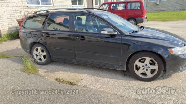 Melns Volvo V50 2009 Pērnava, ar dzinēja tilpumu 2.00 L un nobraukumu 0 tūkst. km par 3000 €, foto 4 vietnē AUTOMOTO.COM.LV