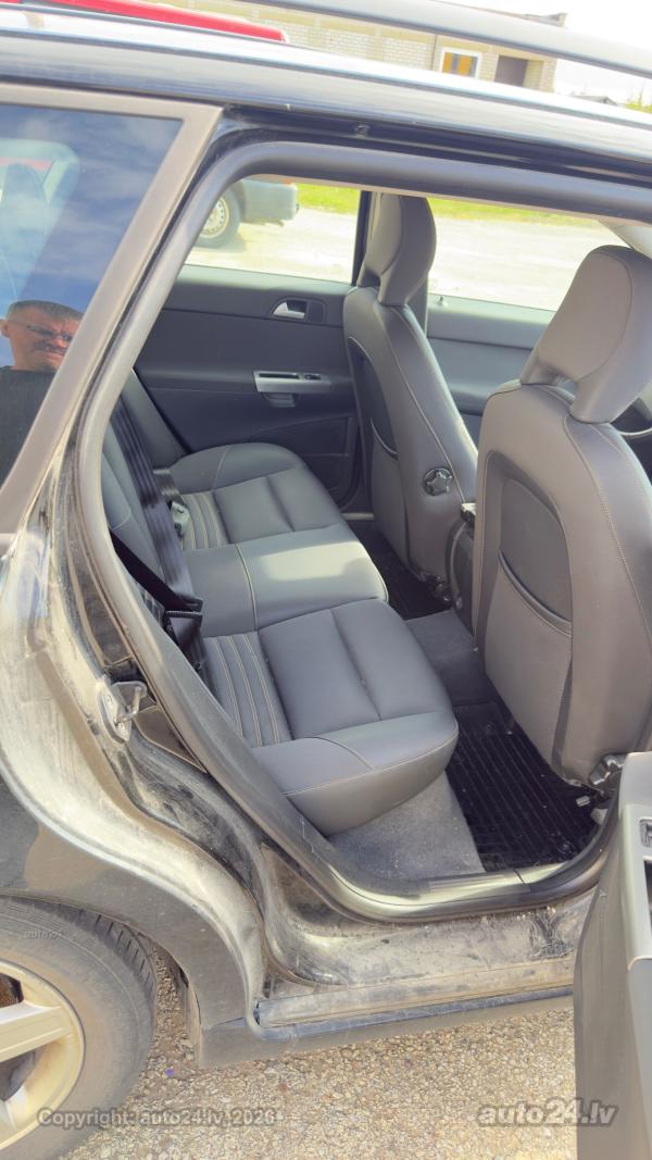 Melns Volvo V50 2009 Pērnava, ar dzinēja tilpumu 2.00 L un nobraukumu 0 tūkst. km par 3000 €, foto 5 vietnē AUTOMOTO.COM.LV