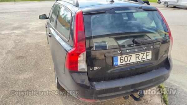 Melns Volvo V50 2009 Pērnava, ar dzinēja tilpumu 2.00 L un nobraukumu 0 tūkst. km par 3000 €, foto 6 vietnē AUTOMOTO.COM.LV