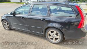 Черный Вольво В50 2009 в Пярну, объемом двигателя 2.00 л и пробегом 0 тыс. км за 3000 €, фото 7 на AUTOMOTO.COM.LV