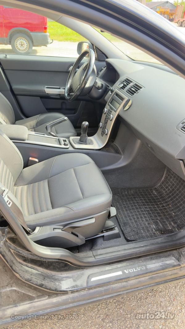 Melns Volvo V50 2009 Pērnava, ar dzinēja tilpumu 2.00 L un nobraukumu 0 tūkst. km par 3000 €, foto 8 vietnē AUTOMOTO.COM.LV