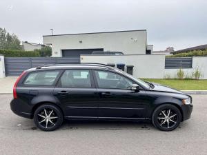 Black Volvo V50 2009 in Vilnius, with an engine capacity of 2.00 L and mileage of 200 thousand km for 3200 €, photo 3 on AUTOMOTO.COM.LV