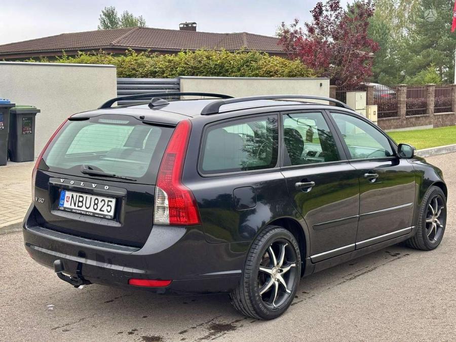 Black Volvo V50 2009 in Vilnius, with an engine capacity of 2.00 L and mileage of 200 thousand km for 3200 €, photo 4 on AUTOMOTO.COM.LV