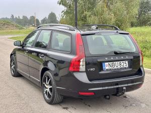 Black Volvo V50 2009 in Vilnius, with an engine capacity of 2.00 L and mileage of 200 thousand km for 3200 €, photo 6 on AUTOMOTO.COM.LV