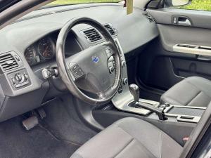 Black Volvo V50 2009 in Vilnius, with an engine capacity of 2.00 L and mileage of 200 thousand km for 3200 €, photo 9 on AUTOMOTO.COM.LV