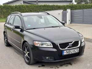 Black Volvo V50 2009 in Vilnius, with an engine capacity of 2.00 L and mileage of 200 thousand km for 3200 €, photo  on AUTOMOTO.COM.LV