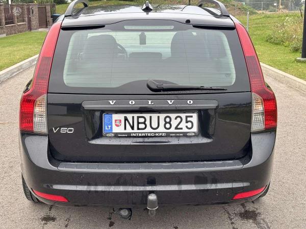 Вольво В50 2009 в Вильнюс на AUTOMOTO.COM.LV Черный Вольво В50 2009 в Вильнюс, объемом двигателя 2.00 л и пробегом 200 тыс. км за 3200 €, фото 5 на AUTOMOTO.COM.LV