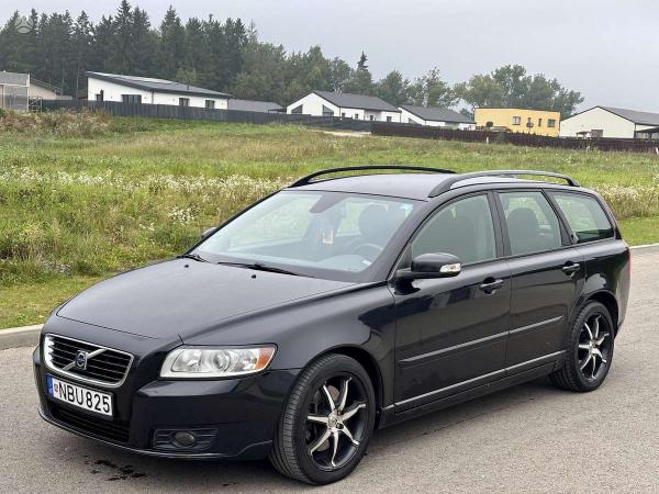 Вольво В50 2009 в Вильнюс на AUTOMOTO.COM.LV Черный Вольво В50 2009 в Вильнюс, объемом двигателя 2.00 л и пробегом 200 тыс. км за 3200 €, фото 8 на AUTOMOTO.COM.LV