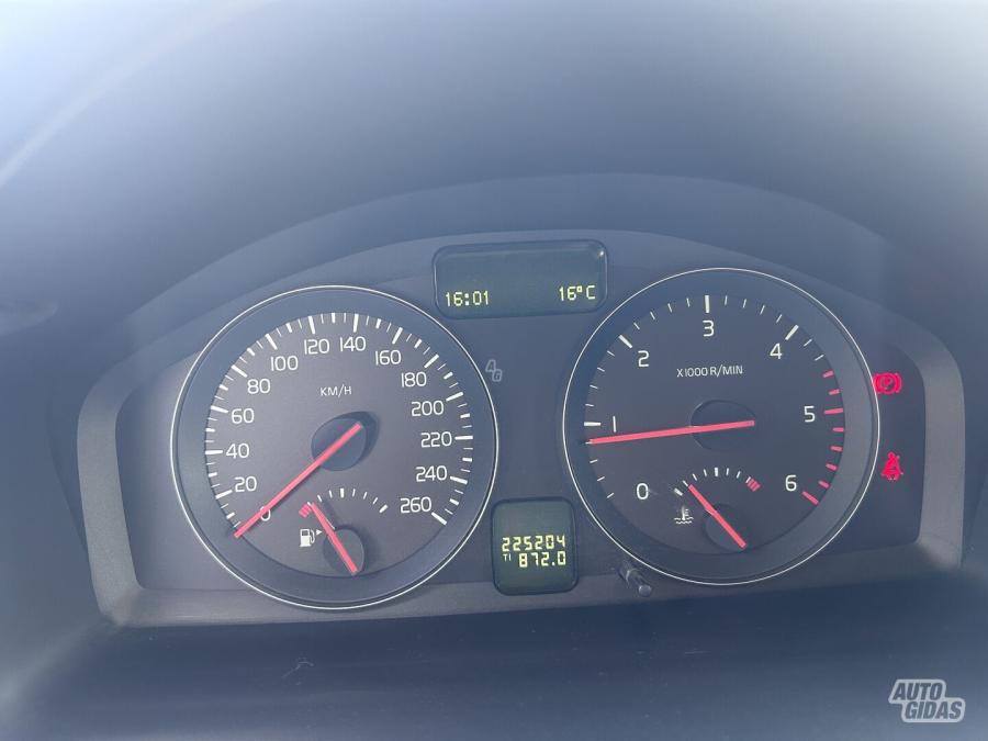 Black Volvo V50 2009 in Radviliskis, with an engine capacity of 2.00 L and mileage of 225 thousand km for 2600 €, photo 7 on AUTOMOTO.COM.LV