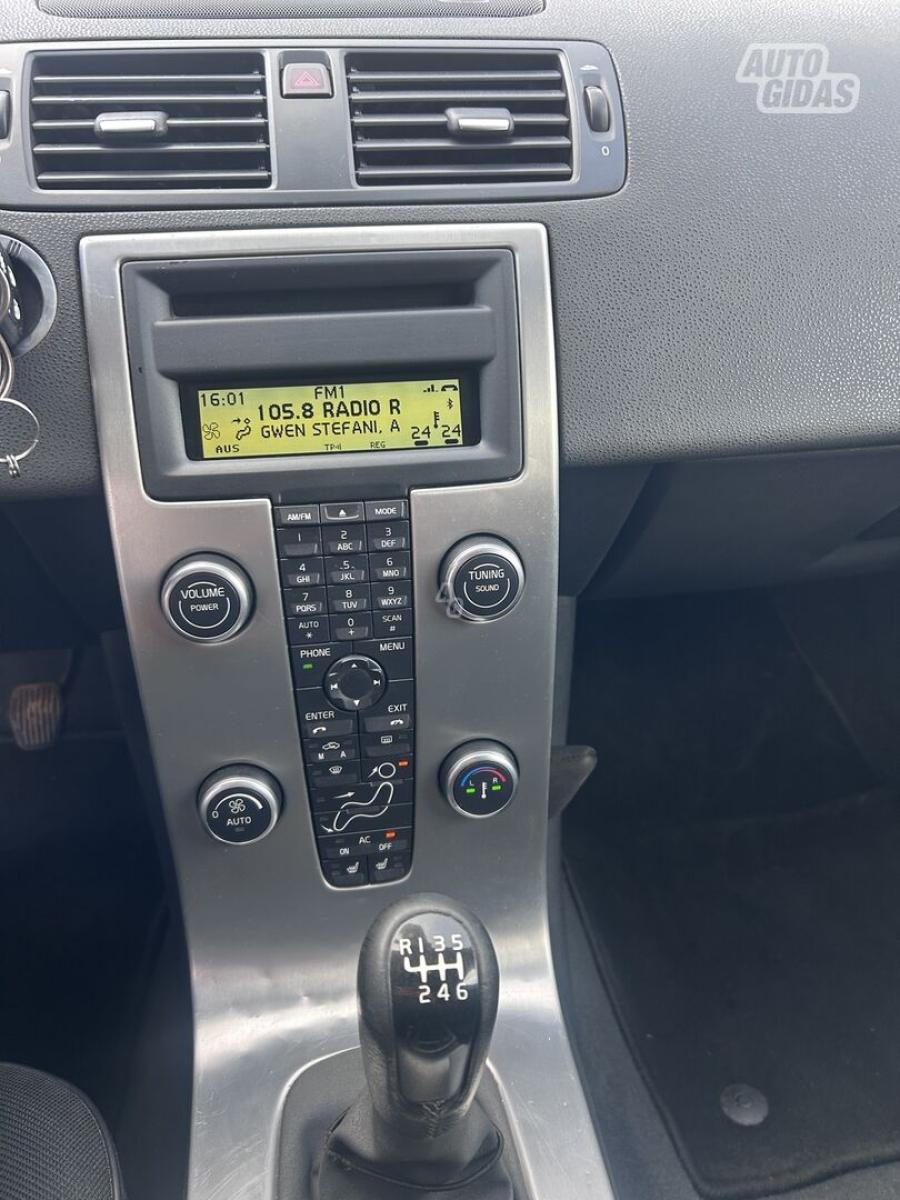 Black Volvo V50 2009 in Radviliskis, with an engine capacity of 2.00 L and mileage of 225 thousand km for 2600 €, photo 8 on AUTOMOTO.COM.LV