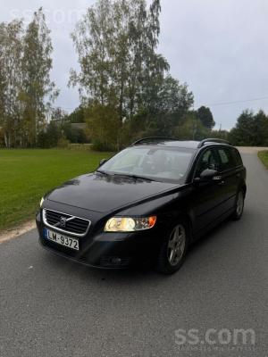 Black Volvo V50 2009 in Jurmala, with an engine capacity of 2.00 L and mileage of 290 thousand km for 1900 €, photo  on AUTOMOTO.COM.LV