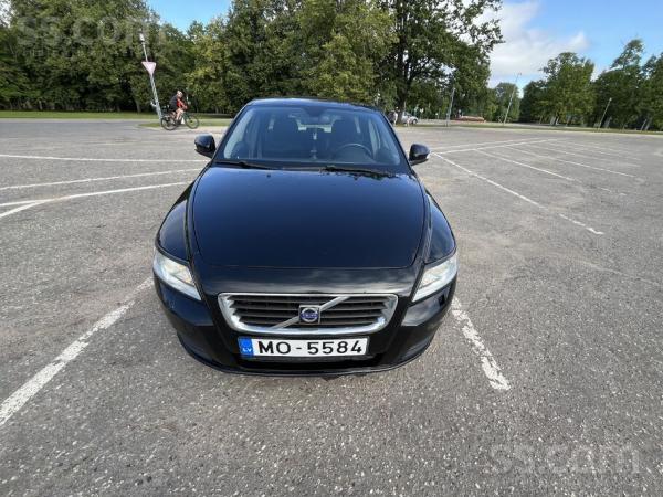 Melns Volvo V50 2009 Rīga, ar dzinēja tilpumu 2.00 L un nobraukumu 261 tūkst. km par 2250 €, foto 1 vietnē AUTOMOTO.COM.LV