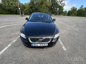 Melns Volvo V50 2009 Rīga, ar dzinēja tilpumu 2.00 L un nobraukumu 261 tūkst. km par 2250 €, foto 1 vietnē AUTOMOTO.COM.LV