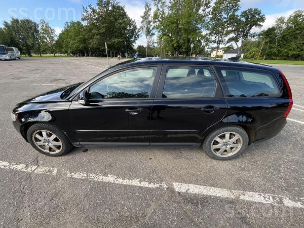 Melns Volvo V50 2009 Rīga, ar dzinēja tilpumu 2.00 L un nobraukumu 261 tūkst. km par 2250 €, foto 3 vietnē AUTOMOTO.COM.LV