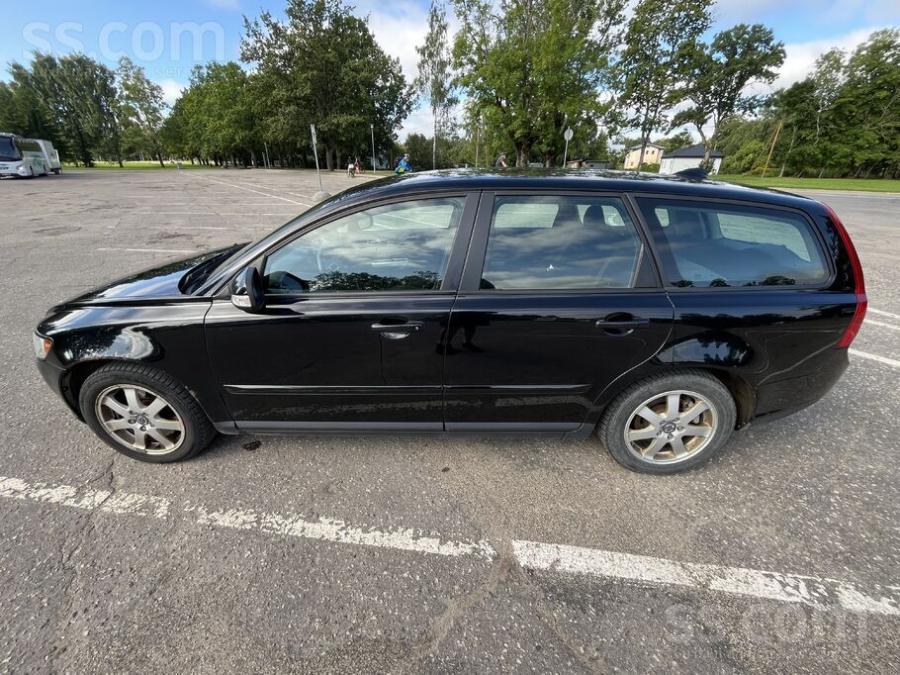 Melns Volvo V50 2009 Rīga, ar dzinēja tilpumu 2.00 L un nobraukumu 261 tūkst. km par 2250 €, foto 3 vietnē AUTOMOTO.COM.LV