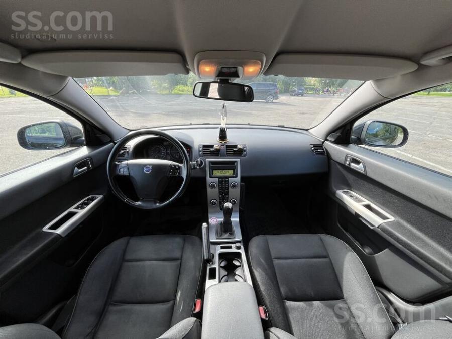 Melns Volvo V50 2009 Rīga, ar dzinēja tilpumu 2.00 L un nobraukumu 261 tūkst. km par 2250 €, foto 10 vietnē AUTOMOTO.COM.LV