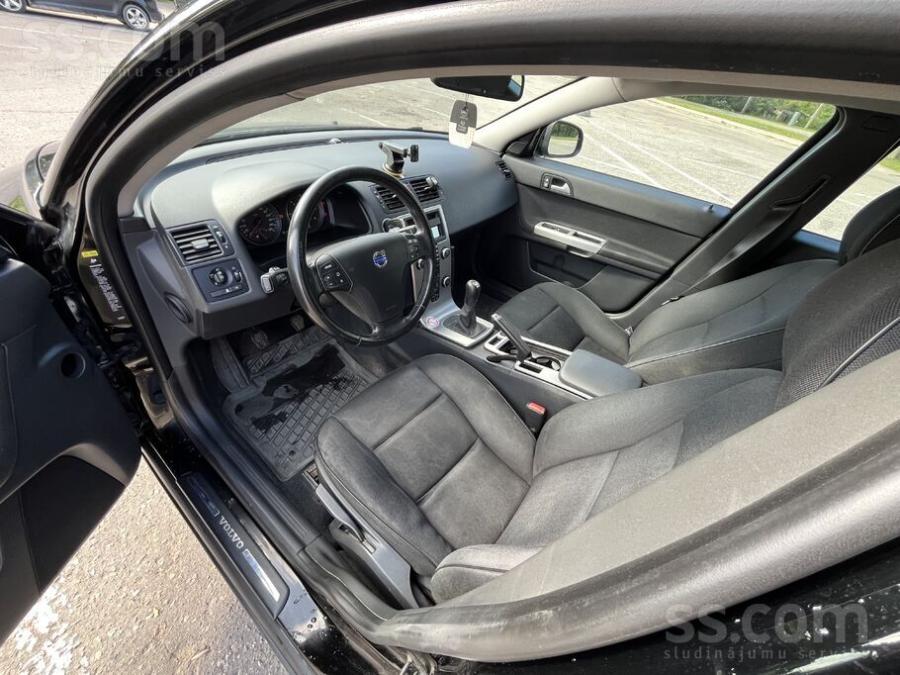 Melns Volvo V50 2009 Rīga, ar dzinēja tilpumu 2.00 L un nobraukumu 261 tūkst. km par 2250 €, foto 12 vietnē AUTOMOTO.COM.LV