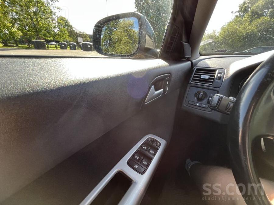 Melns Volvo V50 2009 Rīga, ar dzinēja tilpumu 2.00 L un nobraukumu 261 tūkst. km par 2250 €, foto 14 vietnē AUTOMOTO.COM.LV