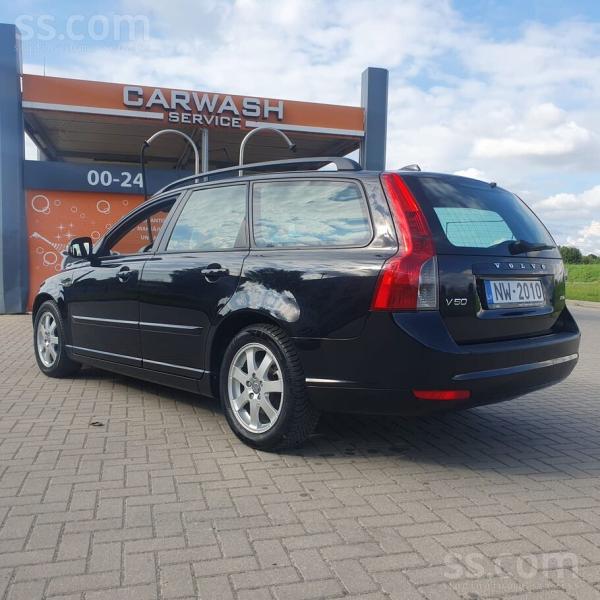 Black Volvo V50 2009 in Jekabpils, with an engine capacity of 2.00 L and mileage of 300 thousand km for 3299 €, photo 3 on AUTOMOTO.COM.LV