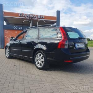 Черный Вольво В50 2009 в Екабпилс, объемом двигателя 2.00 л и пробегом 300 тыс. км за 3299 €, фото 3 на AUTOMOTO.COM.LV