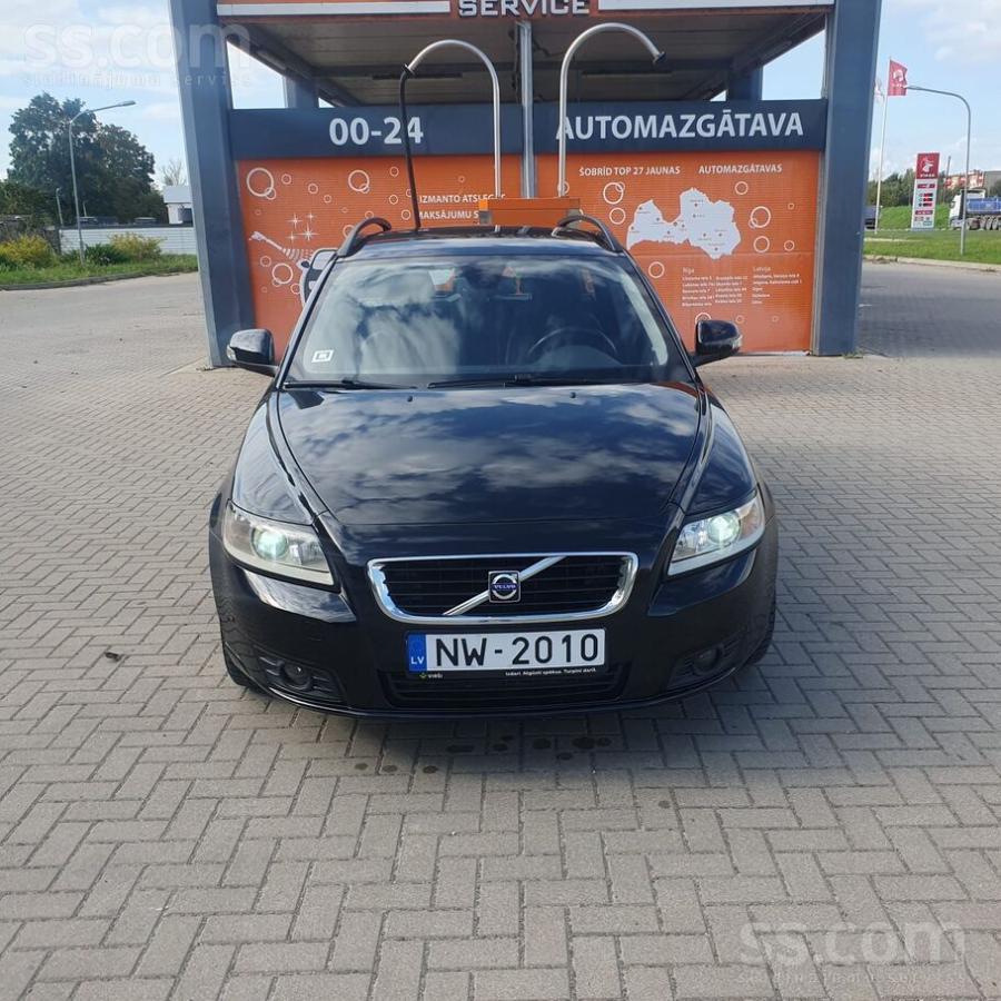 Черный Вольво В50 2009 в Екабпилс, объемом двигателя 2.00 л и пробегом 300 тыс. км за 3299 €, фото 4 на AUTOMOTO.COM.LV