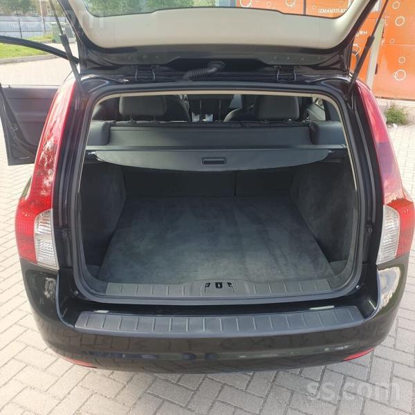 Black Volvo V50 2009 in Jekabpils, with an engine capacity of 2.00 L and mileage of 300 thousand km for 3299 €, photo 6 on AUTOMOTO.COM.LV