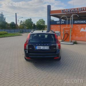 Черный Вольво В50 2009 в Екабпилс, объемом двигателя 2.00 л и пробегом 300 тыс. км за 3299 €, фото 9 на AUTOMOTO.COM.LV