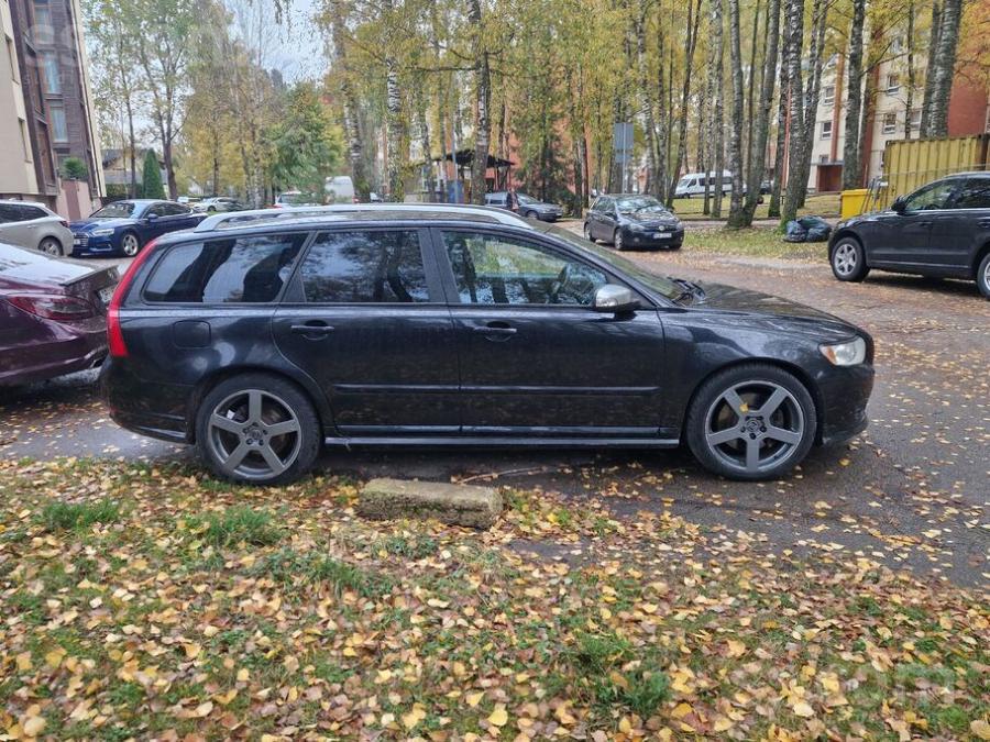 Melns Volvo V50 2009 Rīga, ar dzinēja tilpumu 2.00 L un nobraukumu 307 tūkst. km par 3100 €, foto 4 vietnē AUTOMOTO.COM.LV