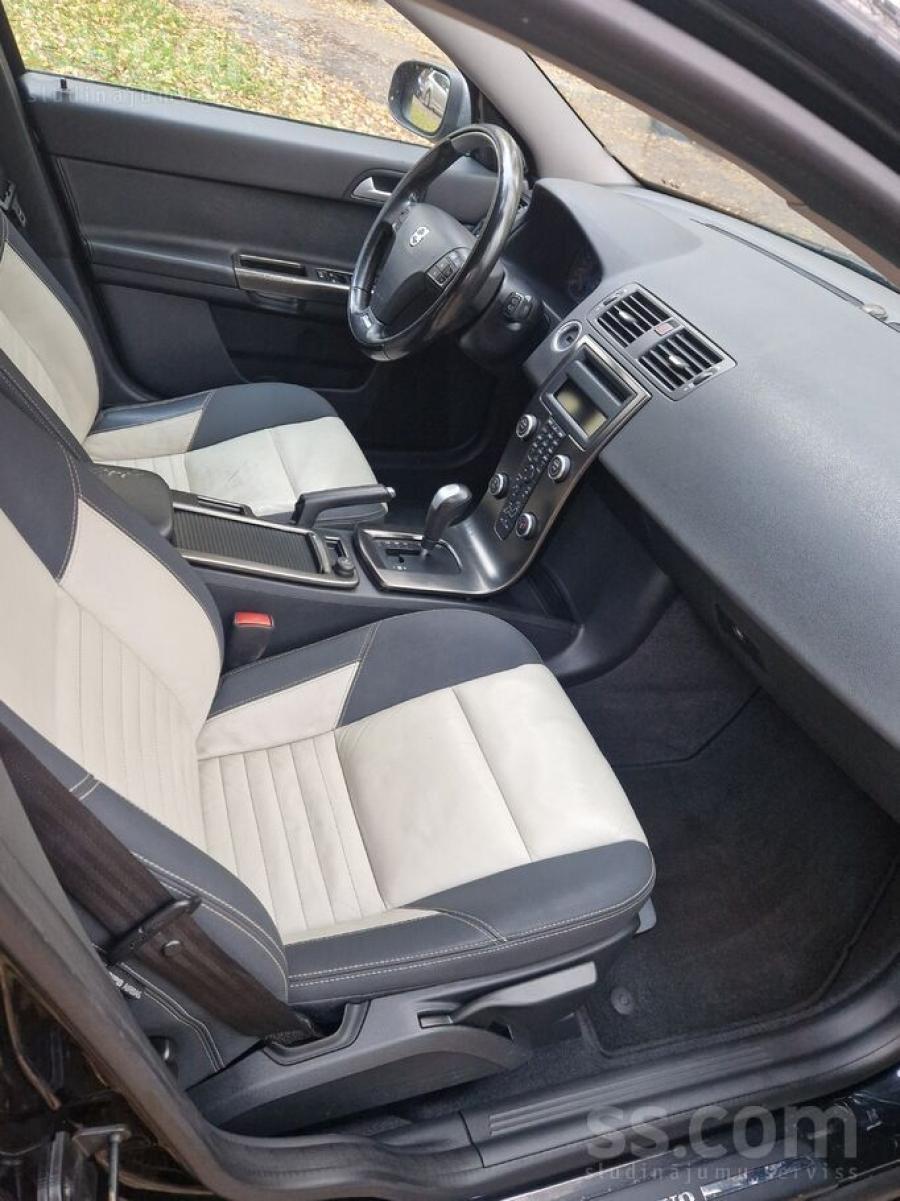 Melns Volvo V50 2009 Rīga, ar dzinēja tilpumu 2.00 L un nobraukumu 307 tūkst. km par 3100 €, foto 5 vietnē AUTOMOTO.COM.LV