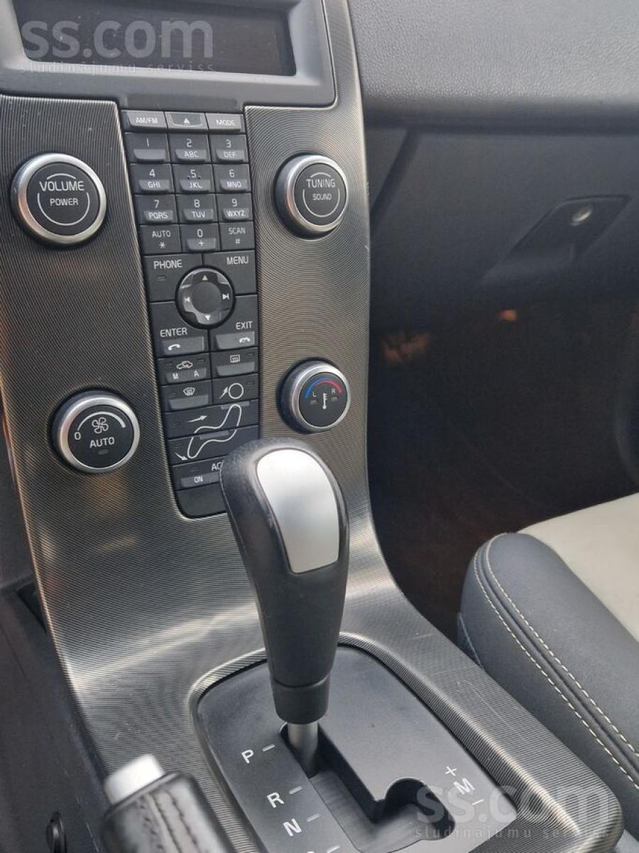 Melns Volvo V50 2009 Rīga, ar dzinēja tilpumu 2.00 L un nobraukumu 307 tūkst. km par 3100 €, foto 6 vietnē AUTOMOTO.COM.LV