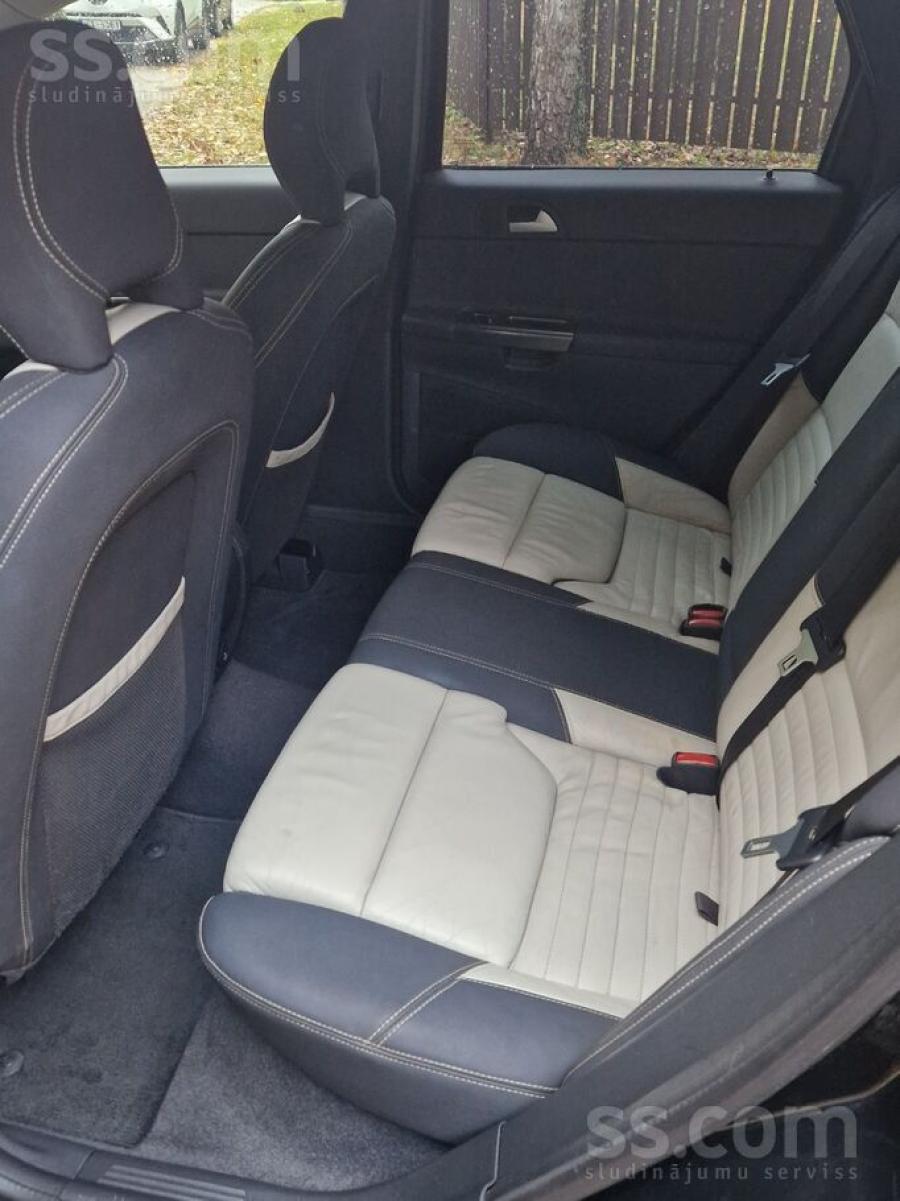 Melns Volvo V50 2009 Rīga, ar dzinēja tilpumu 2.00 L un nobraukumu 307 tūkst. km par 3100 €, foto 7 vietnē AUTOMOTO.COM.LV
