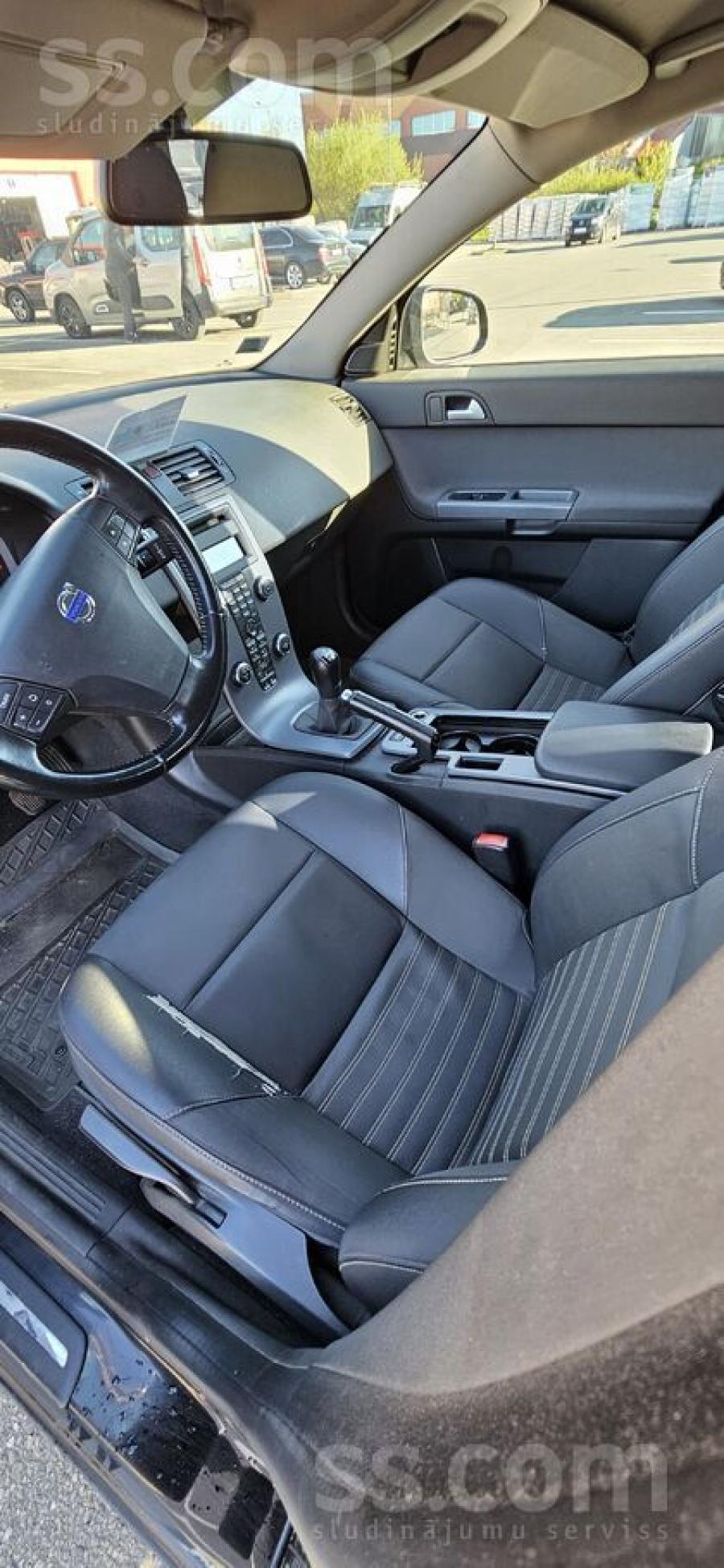 Melns Volvo V50 2010 Rīga, ar dzinēja tilpumu 1.60 L un nobraukumu 259 tūkst. km par 3300 €, foto 7 vietnē AUTOMOTO.COM.LV